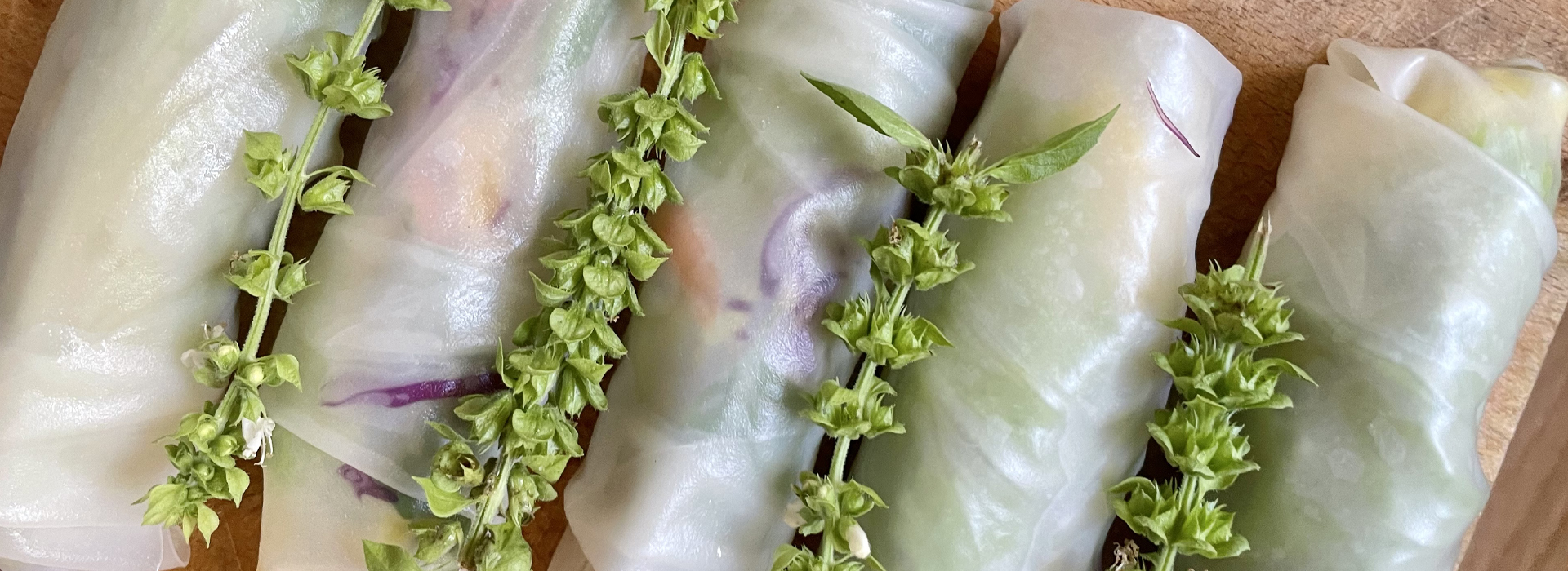 Оризови spring rolls со зеленчук и сос од кикирики - URMA
